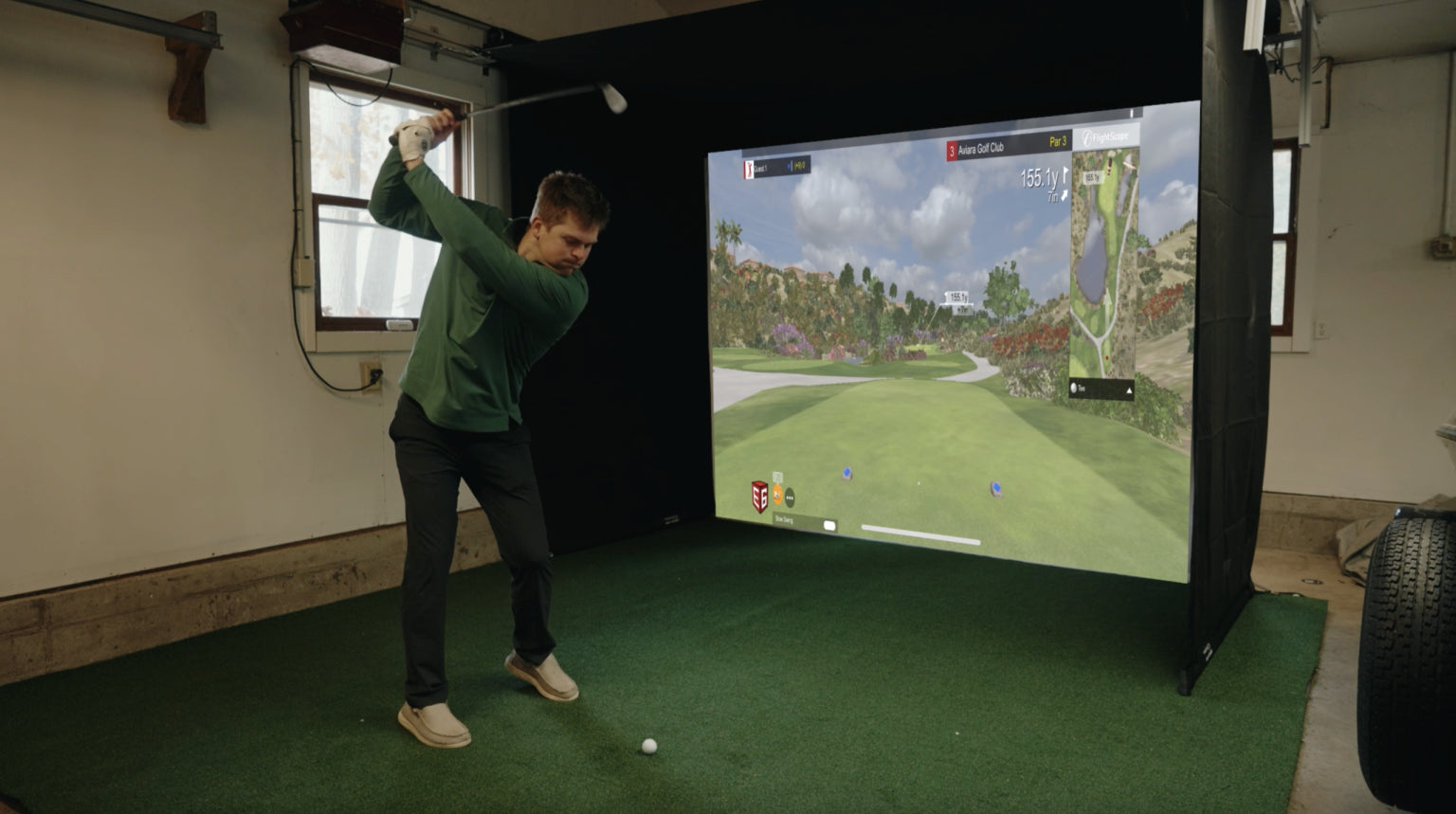 SportScreen Vanish Retractable Golf Studio